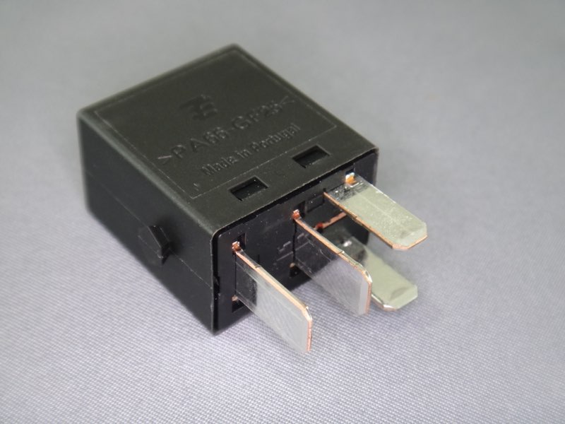 Mercedes-Benz純正部品 :: メルセデス･ベンツ純正部品 :: 電気装備及びインストロメント :: リレー(0025429219)