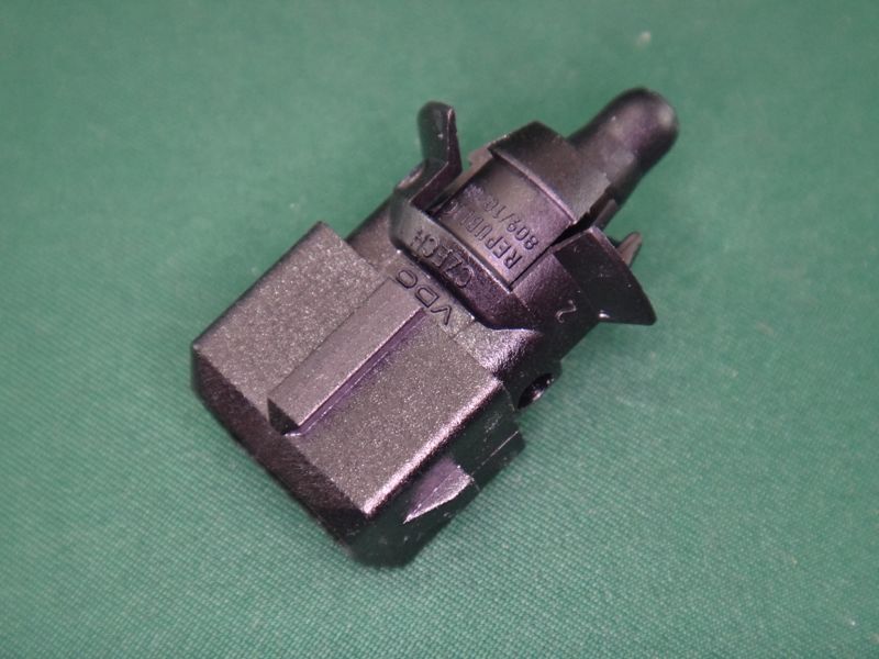 Mercedes-Benz純正部品 :: メルセデス･ベンツ純正部品 :: 電気装備及びインストロメント :: 外気温センサー(0115429617)