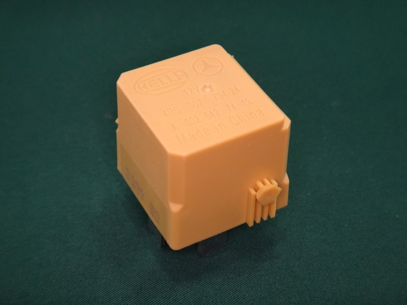 Mercedes-Benz純正部品 :: メルセデス･ベンツ純正部品 :: 電気装備及びインストロメント :: リレー(0025427419)