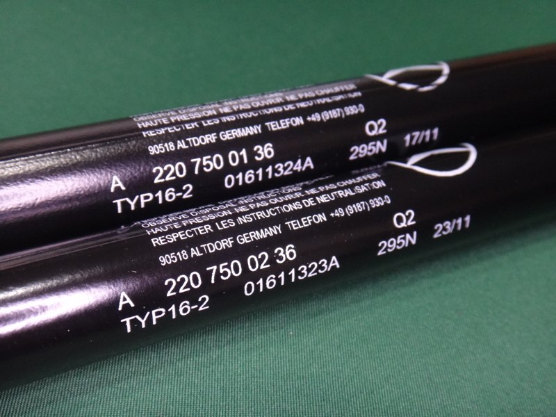 Mercedes-Benz純正部品 :: メルセデス･ベンツ純正部品 :: 外装部品 :: W/V220用トランク・ダンパー左右セット